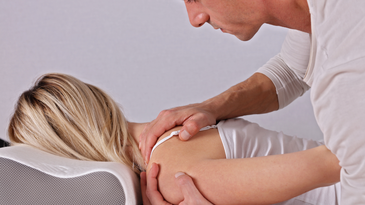 Chiropractic For Shoulder Pain: Can a Chiropractor Reset a Shoulder?